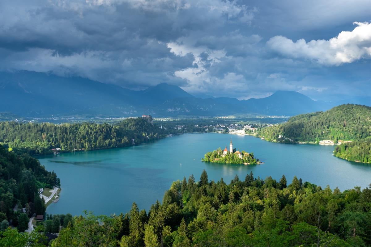 Lac : définition, caractéristiques et types