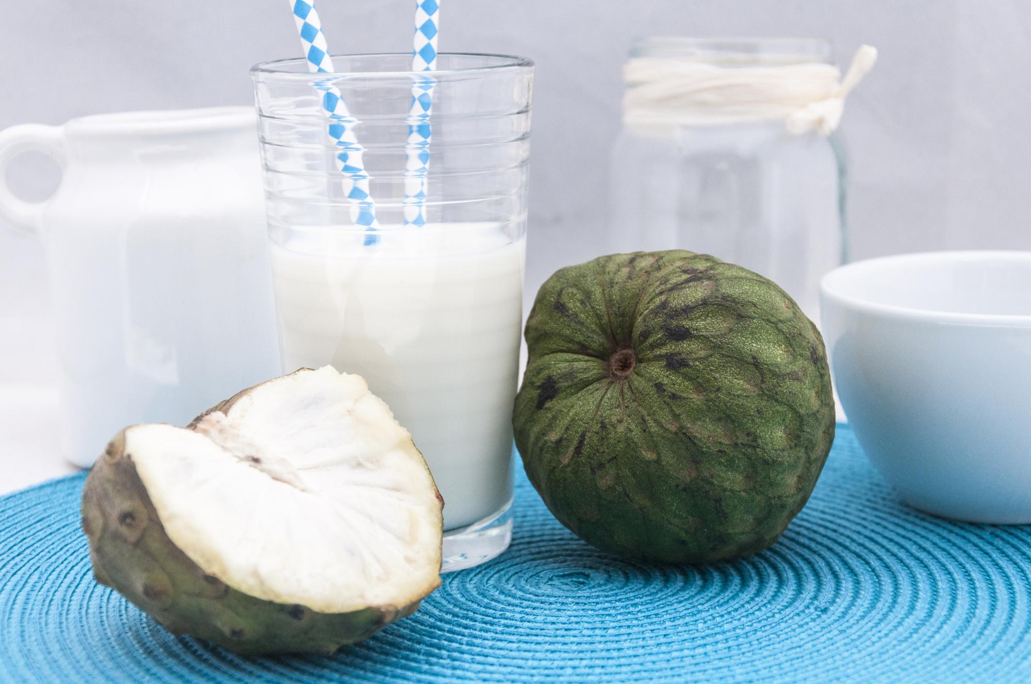 ANONE : BIENFAITS, DANGERS et CALORIES - Comment manger l'anone ? Guide ...